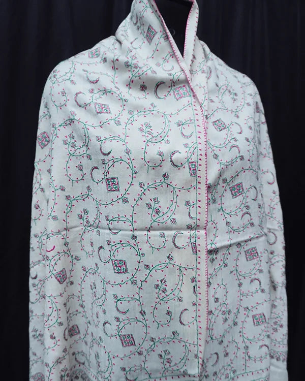 White Tusha Shawl with Sozni Handwork Embroidery – KaarKash